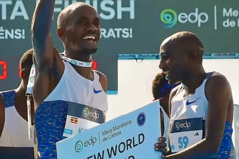 L’Ougandais Jacob Kiplimo bat le record du monde du semi-marathon à ...